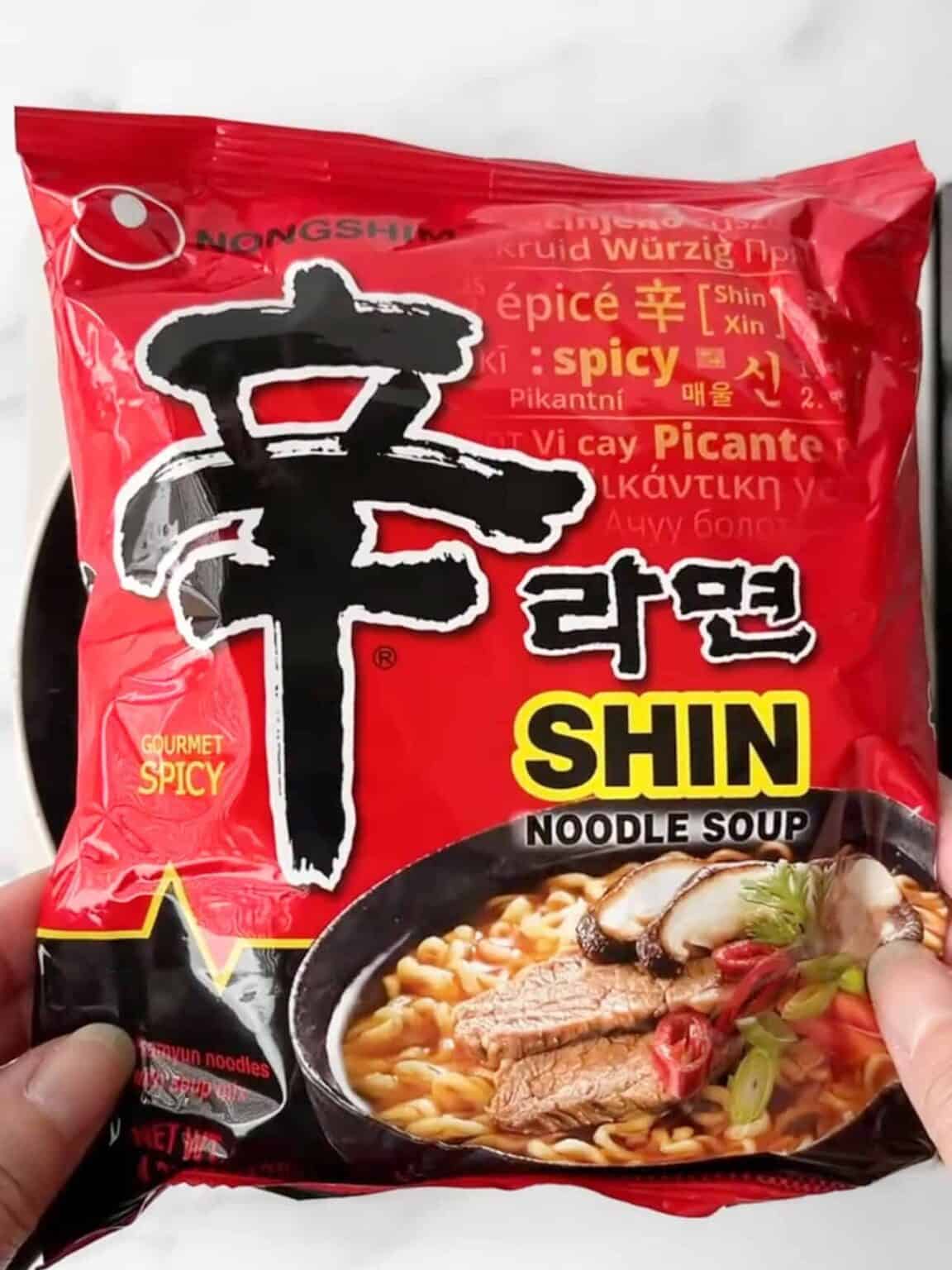 Shin Ramyun Garlic Oil Hack (Only 10 Mins) | happytummy702