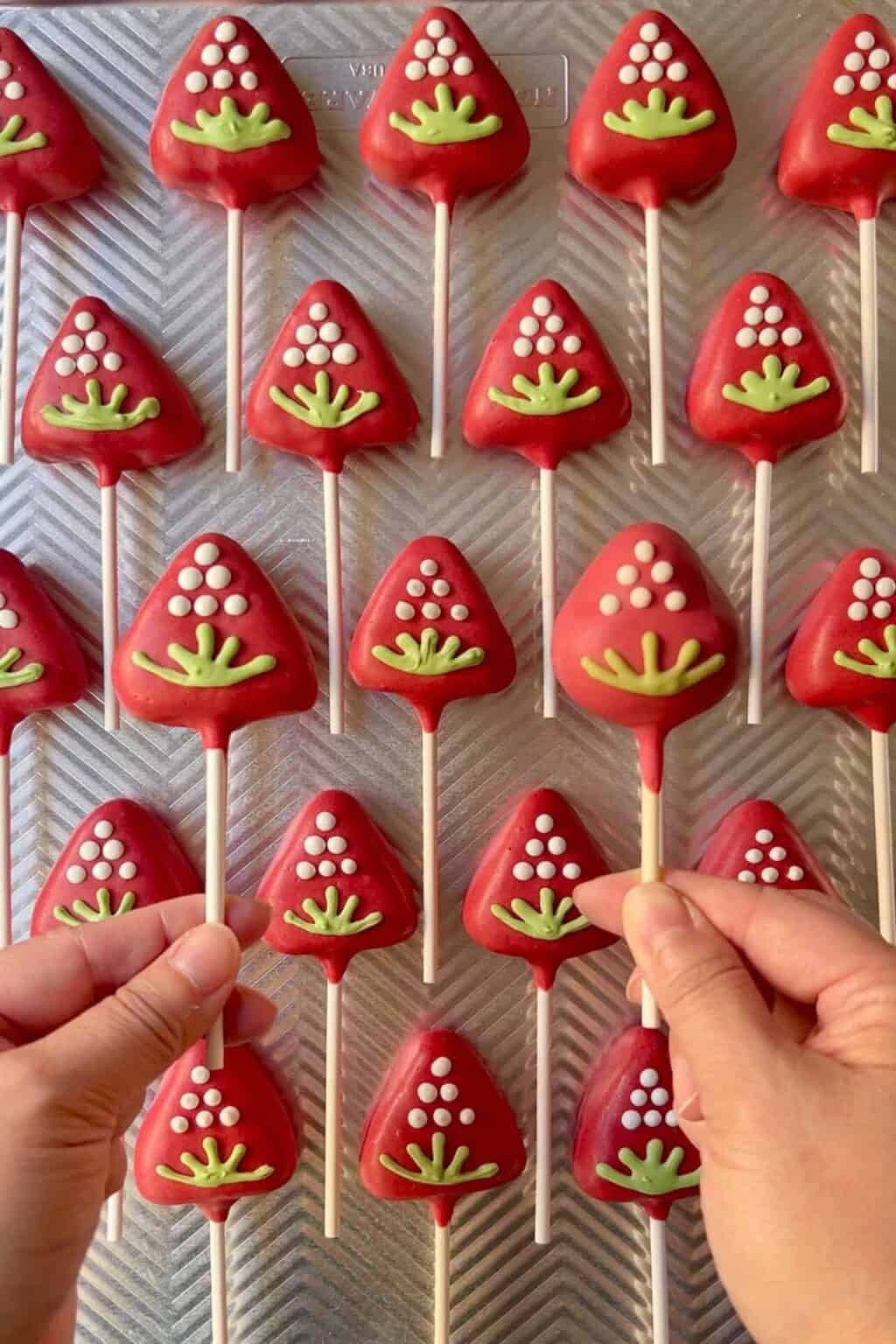 Starbucks Copycat Strawberry And Cream Cake Pops | happytummy702